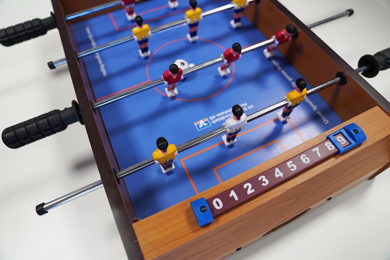 Tischkicker ‘Mini Soccer’ mit Ihrem Logo mit Logo - SIGNal Werbemittel